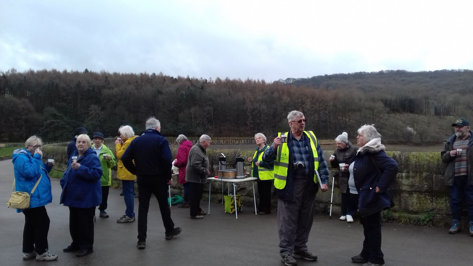 Step out beside More Hall Reservoir with Stocksbridge Step Out ...