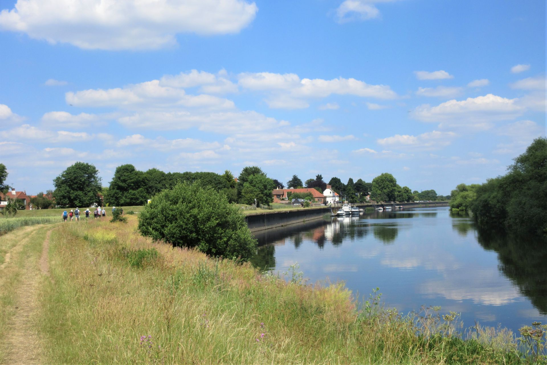 Fiskerton (Notts) - Ramblers
