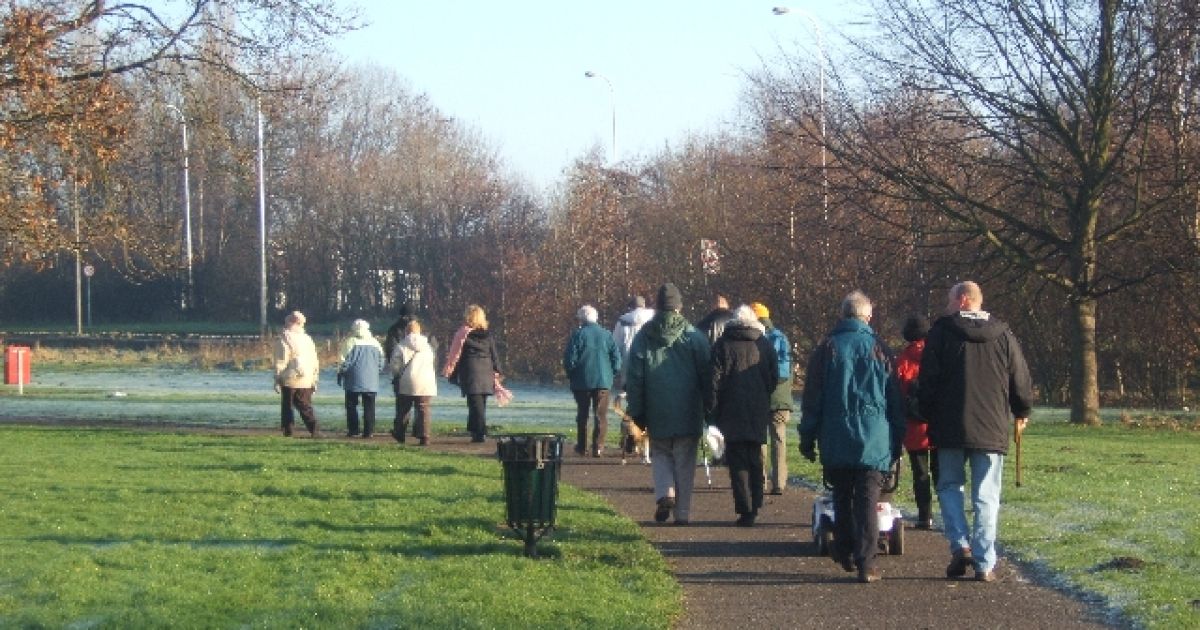 Step out around Greenhill Park, Lowedges.