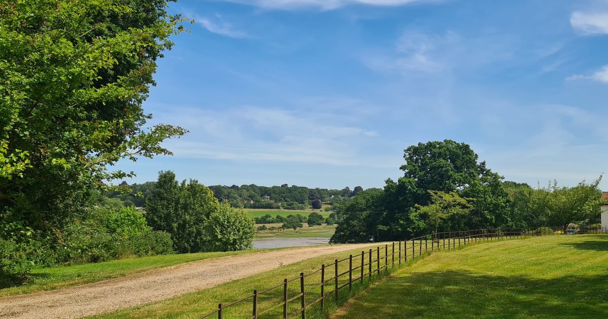 Walk from the Martlesham Community Centre to Fynn Valley and back