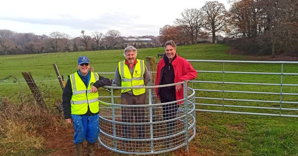 COLDEN COMMON - CELEBRATION OF NEW KISSING GATE - Ramblers
