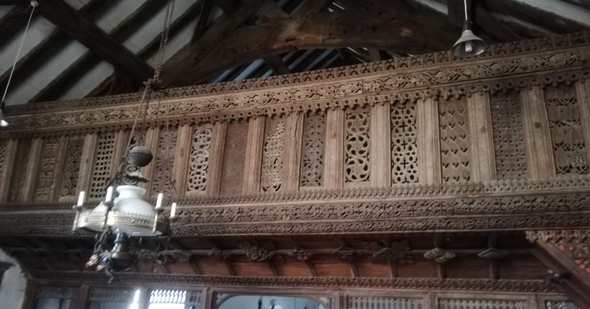 Ruined house via Llanegryn Church - Ramblers