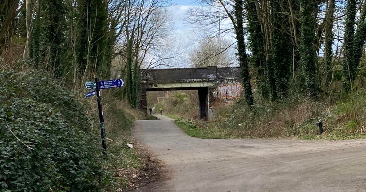 SLOW WALK: Hough End woods and Fallowfield Loop - Ramblers