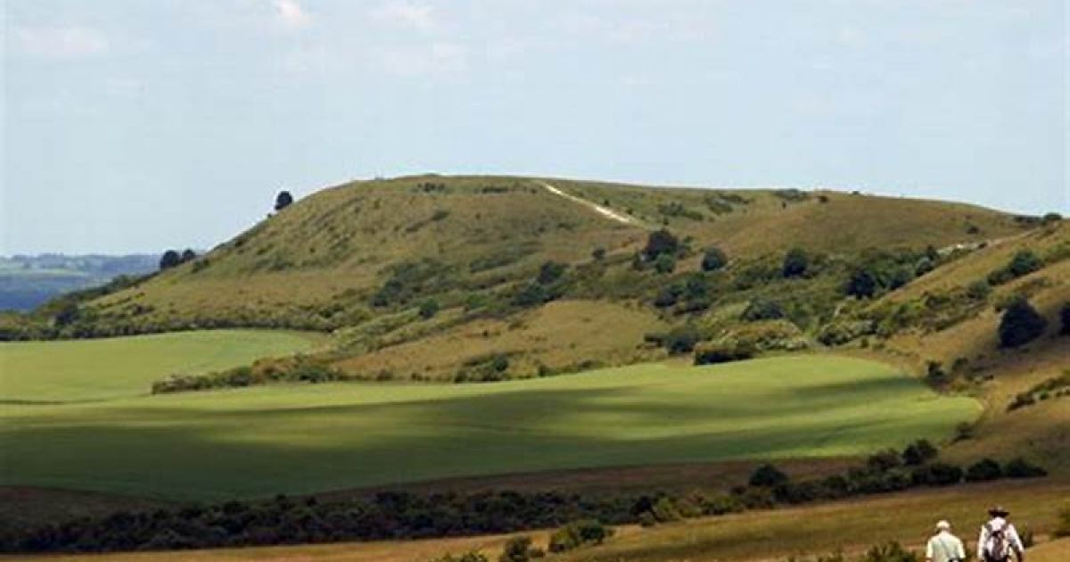 Cheddington, Ivinghoe Aston, Ivinghoe Beacon, Tring - Ramblers