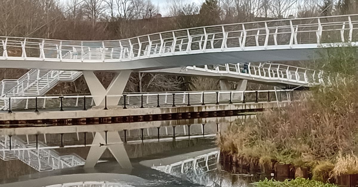 Glasgow, canal paths, Stockingfield Bridge, Botanic Gardens linear ...