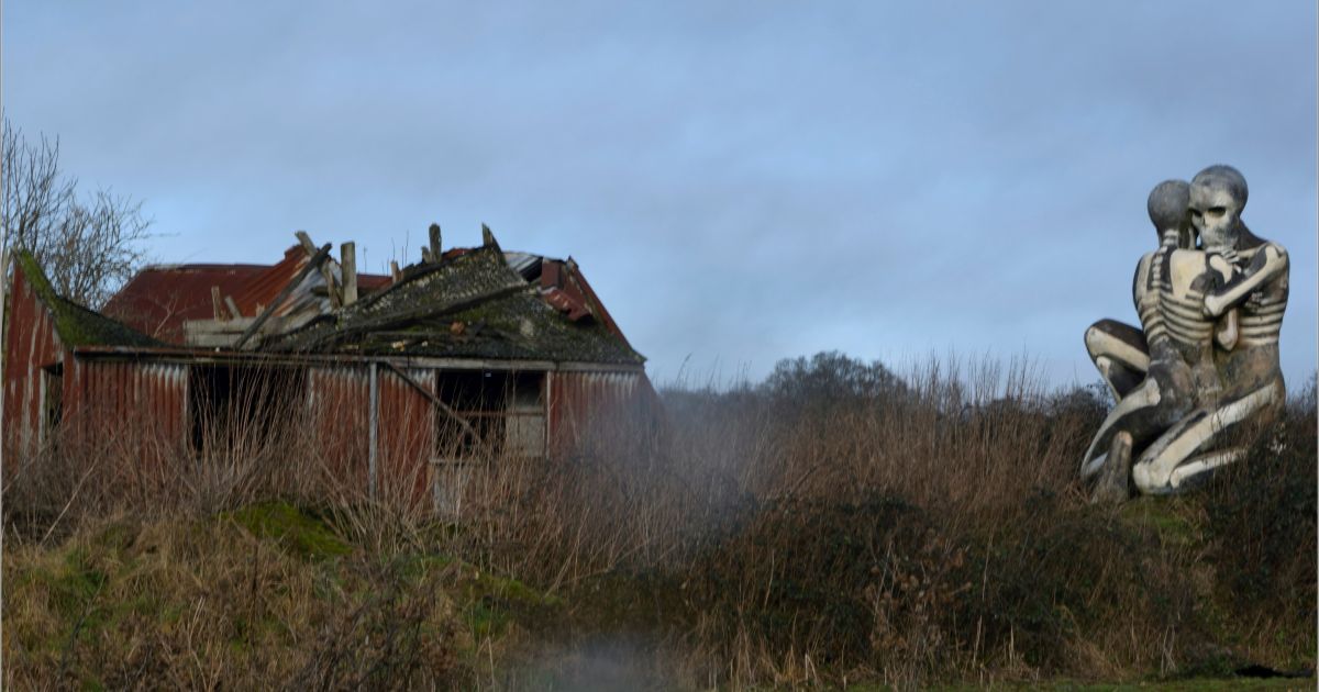 DW - Nuffield to Maharajah's Well and Nuba Survival Statue - Ramblers