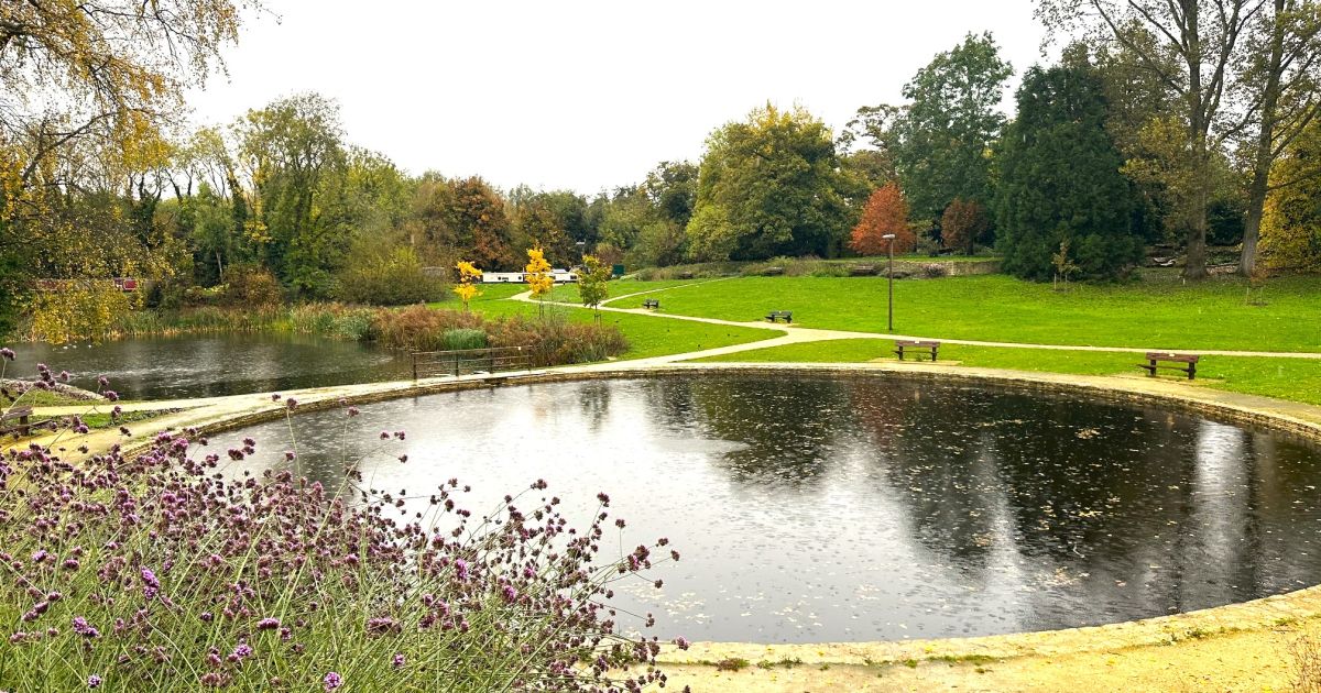 Great Linford Manor Park - Ramblers