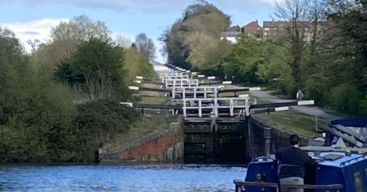 Devizes to Bradford on Avon Canal Walk featuring the Ancient Monument ...