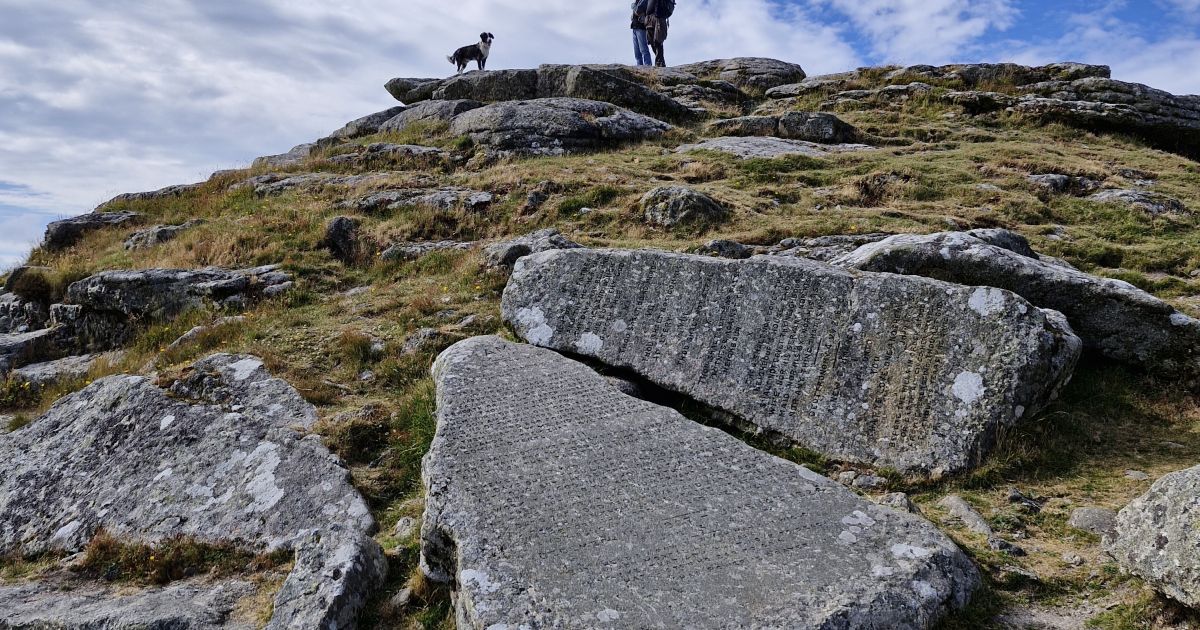 COLD EAST CROSS TO RIPPON, TOP, PIL TORS AND BUCKLAND BEACON - Ramblers