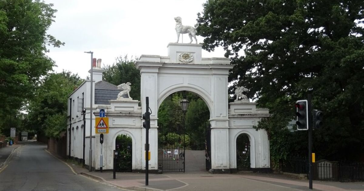 Circular amble from Ewell via Ewell Court - Ramblers