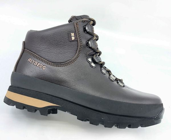 The ultimate guide to women’s walking boots and shoes - Ramblers